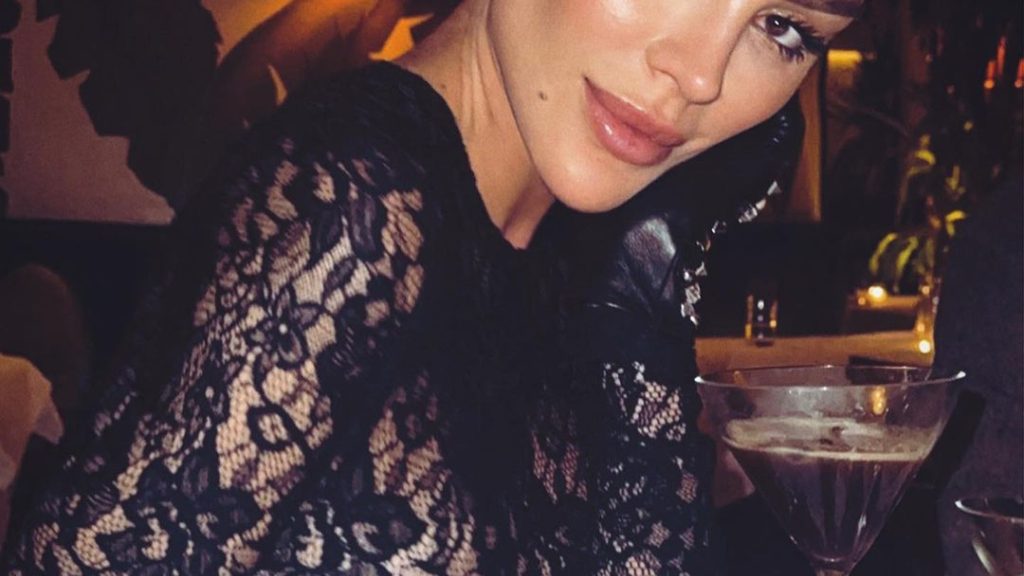 Wer ist Victoria Triay?