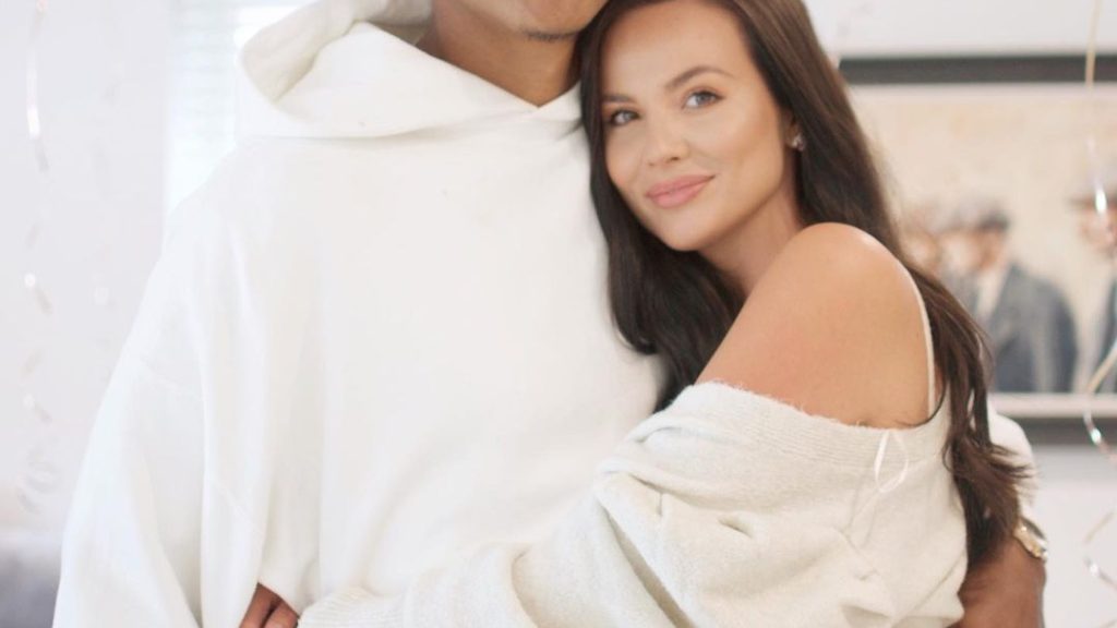 England-Star Ollie Watkins und Partnerin Ellie Alderson haben sich verlobt