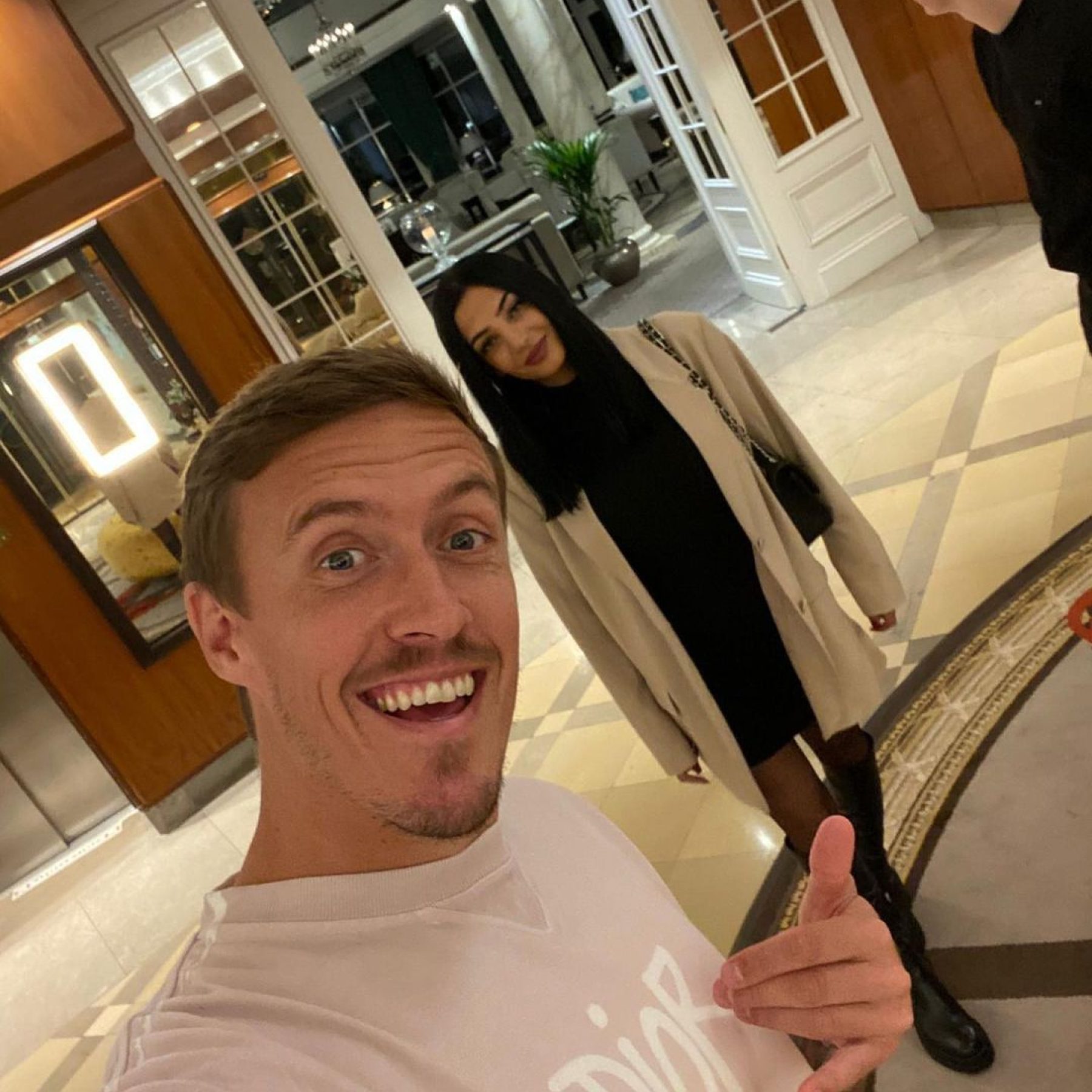 Evelyn und Davie Selke unterschreiben besonderen „Vertrag“